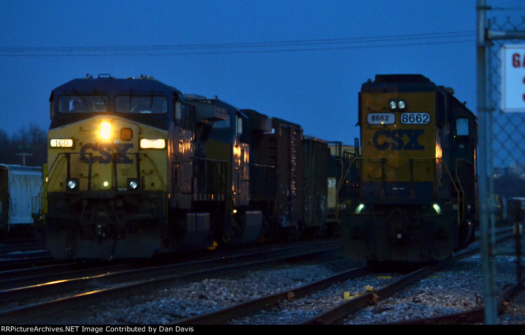 CSX AC44CW 160 leads Q373-18